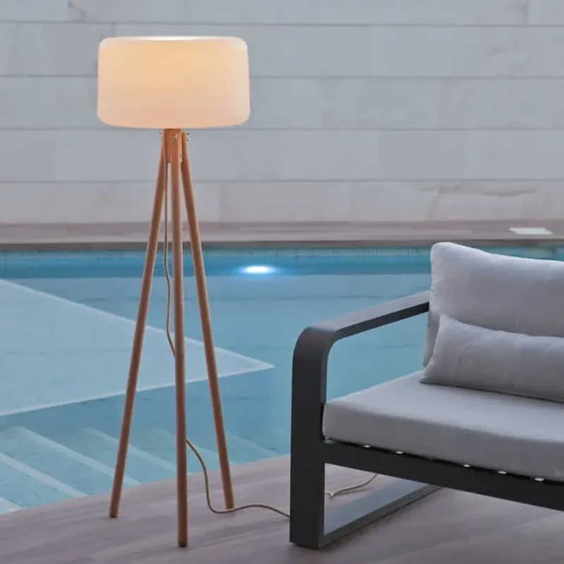 CANDEEIRO DE PÉ DE DESIGN COM PERNAS DE MADEIRA CHLOE 140 COR LUZ LED ...